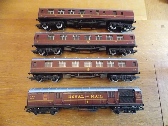 4 HORNBY STANIER COACHES 2 COMPOSITE, BRAKE 3rd & ROYAL MAIL COACHES ...