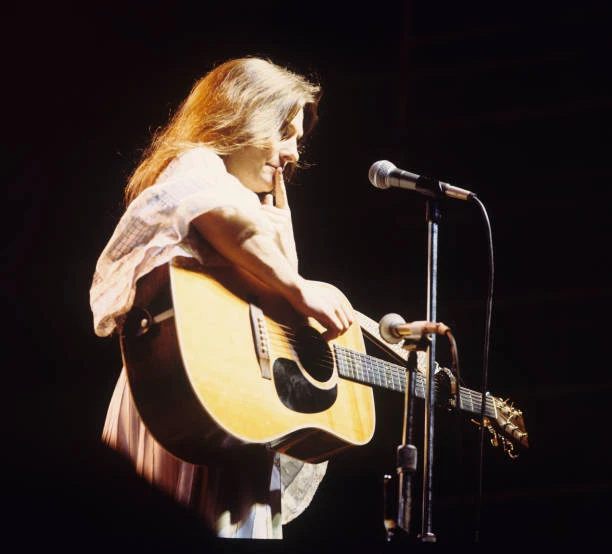 AMERICAN SINGER JUDY Collins Performs Live On Stage 1975 Old Photo $9. ...