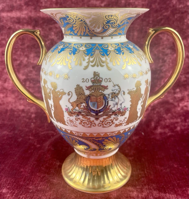 A ROYAL COLLECTION Queen Elizabeth Ii 2002 Golden Jubilee Ltd Edt Urn ...