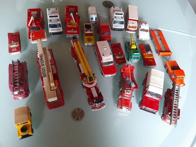 KONVOLUT MEIST FEUERWEHR Siku, Corgi Toys, Dinky, Matchbox, u. a., 22 ...
