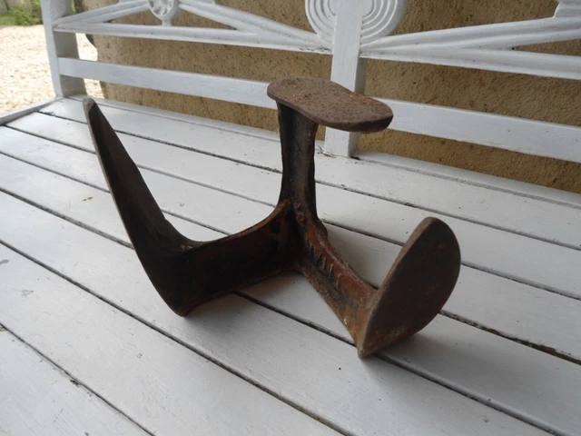 ANTIQUE CAST IRON Shoe Last Cobblers Triple Anvil Shoe Repair Door Stop ...