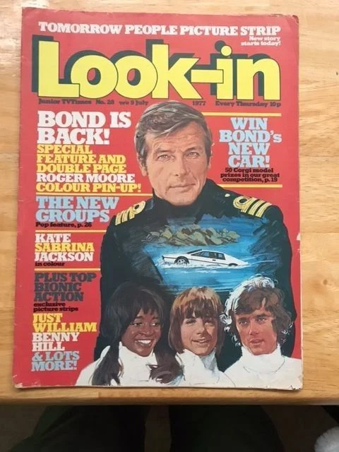 LOOK IN MAGAZINE -Roger Moore - James Bond - 1977 £11.11 - PicClick UK