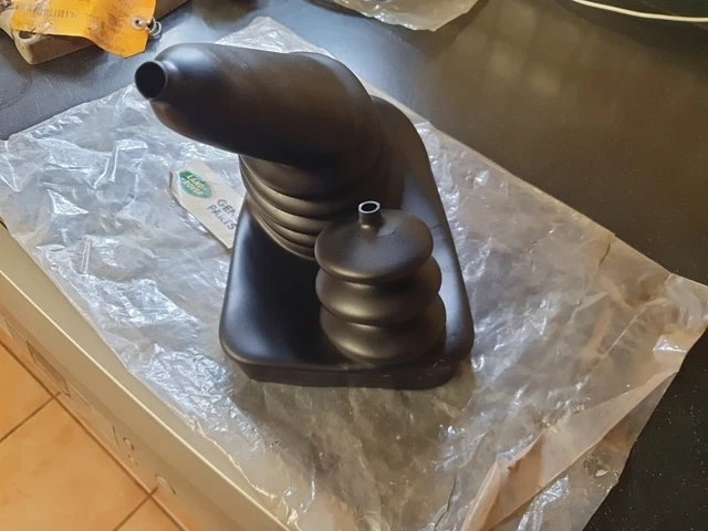 GENUINE NOS LAND Rover Early Defender Gear Stick Gaiter Surround ...