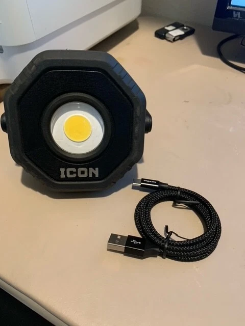 ICON 2100 LUMEN LED kompaktes magnetisches wiederaufladbares Flutlicht ...