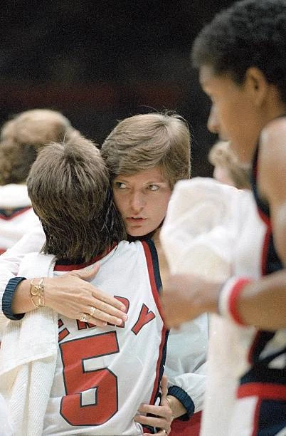 USA COACH PAT Summitt hugging Ludi Lea Henry after Women's g - 1984 Old ...