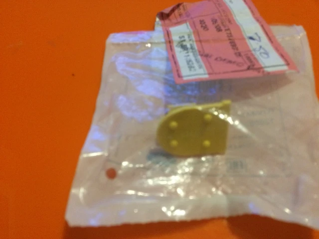 GENUINE LAND ROVER Defender 90/110 2020 R/R Velar Rear Headliner Clip ...