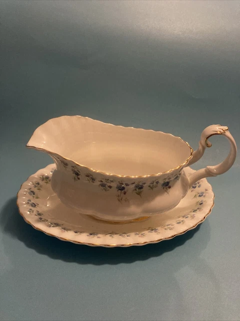 ROYAL ALBERT MEMORY Lane Fine Bone China Gravy Boat & Plate Vintage RA1 ...