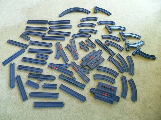 TOMY TRACKMASTER THOMAS The Tank Engine Dark Blue Track Job Lot 50 ...
