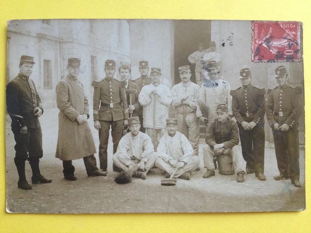 CARTE POSTALE PHOTO Service MILITAIRES SOLDATS Uniforme du 69ème ...