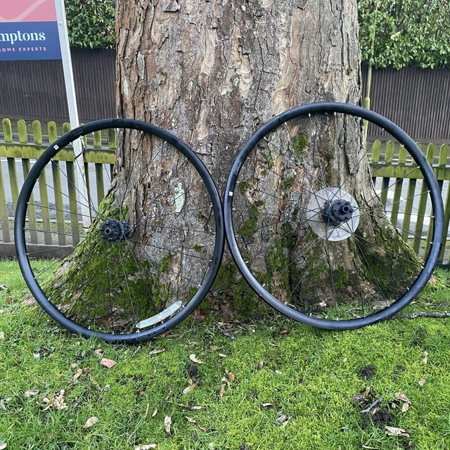 GIANT ROAD BIKE wheels sr2 700c wheelset tubeless ready 12mm bolt thru ...