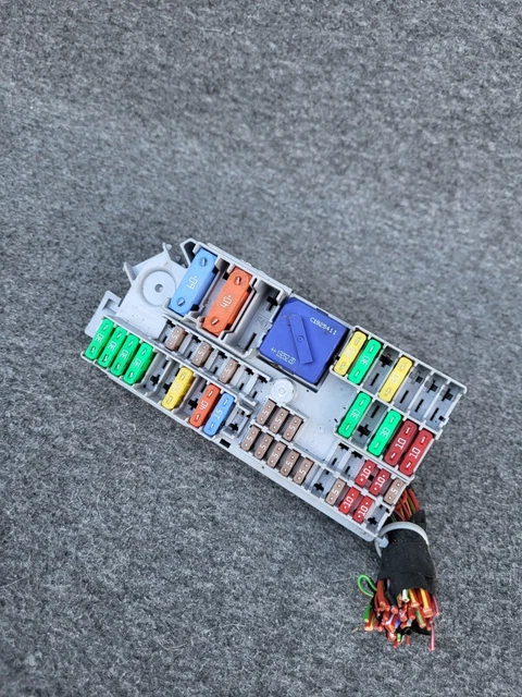 BMW G05 G01 G29 Z4 G20 Power Distribution Box Front Fuse Box fuses ...