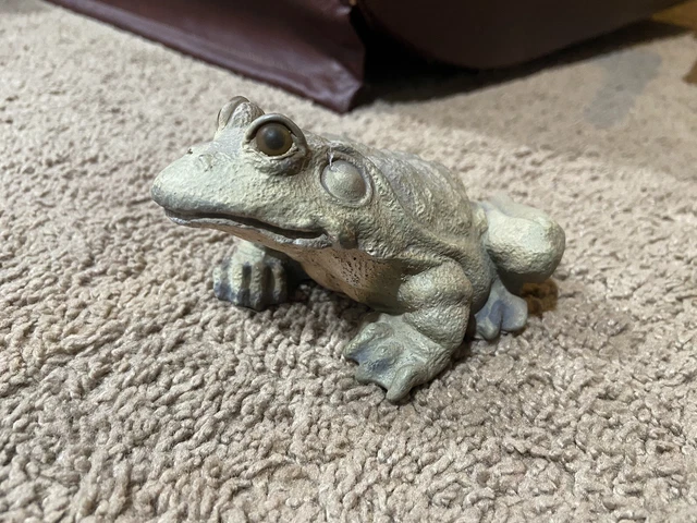 VINTAGE ‘93 BULL FROG 5016 UNIVERSAL STATUARY Outdoor FIGURINE Yard ...