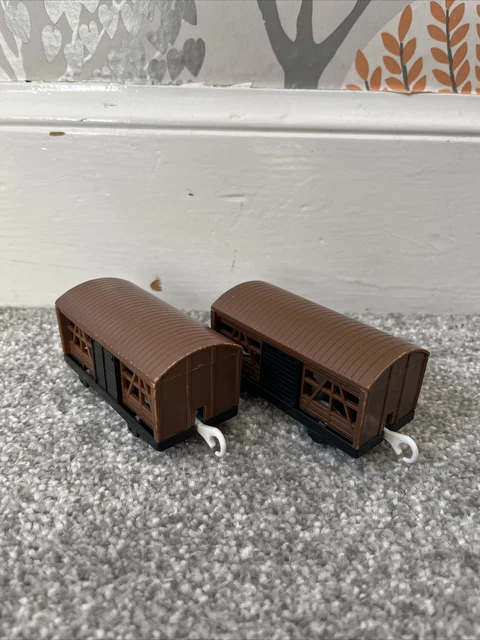 THOMAS THE TANK Engine & Friends Trackmaster 2x BROWN CATTLE WAGON ...