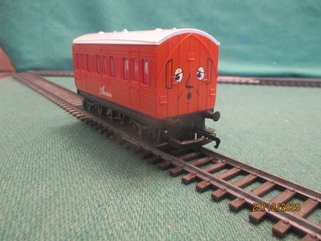 HORNBY OO GAUGE 'Thomas & Friends' ANNIE Coach' £4.33 - PicClick UK