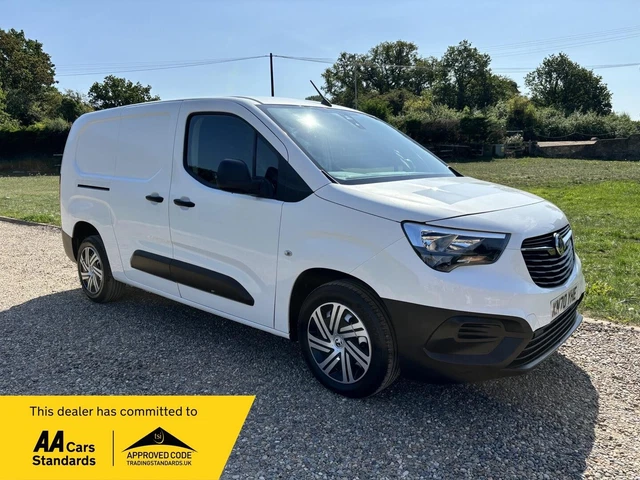 VAUXHALL COMBO 1.5 Turbo D 2300 Edition Crew Van L2 Euro 6 (s/s) 4dr ...