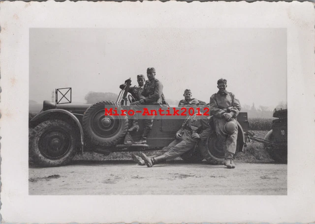 FOTO, PANZER JÄGER aus Giessen in Marburg, Einheits Pkw mit Stander (N ...