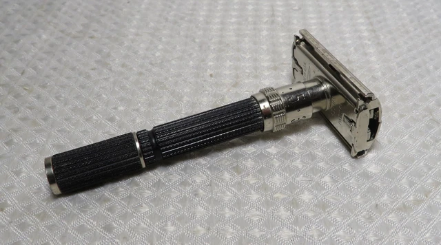VINTAGE GILLETTE ADJUSTABLE 1-9 Safety Razor Black Beauty Date Code O4 ...