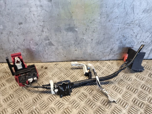 TOYOTA YARIS GR Sport Battery Terminal With Fuse Box 230325 Hatchback ...