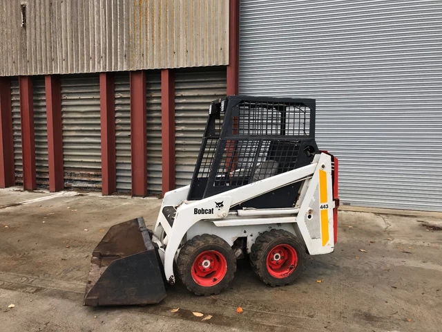 BOBCAT 443 SKIDSTEER Loader. Bucket & Grab. Lots of £ Spent. Lights ...