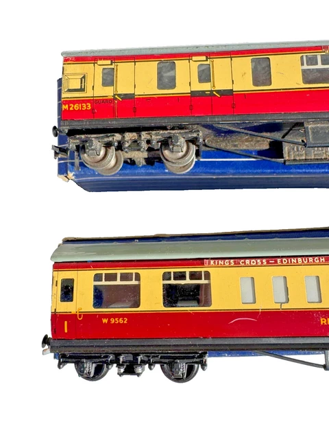 RAKE OF 2 Hornby Dublo 16.5mm track M26133 / w9562 Coaches Red & Cream ...