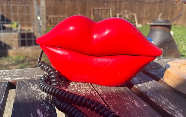 VINTAGE NOVELTY RED Lips Corded Push Button Telephone- 1980s/1990s £44. ...
