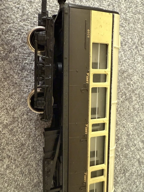 3 HORNBY CARRIAGES OO Gauge £16.15 - PicClick UK