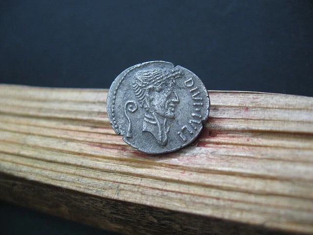 CAESAR JULIUS CAESAR 40 BC. ROMAN SILVER DENARIUS 2,93 gr. Q. Voconius Vitulus £158.12 - PicClick UK
