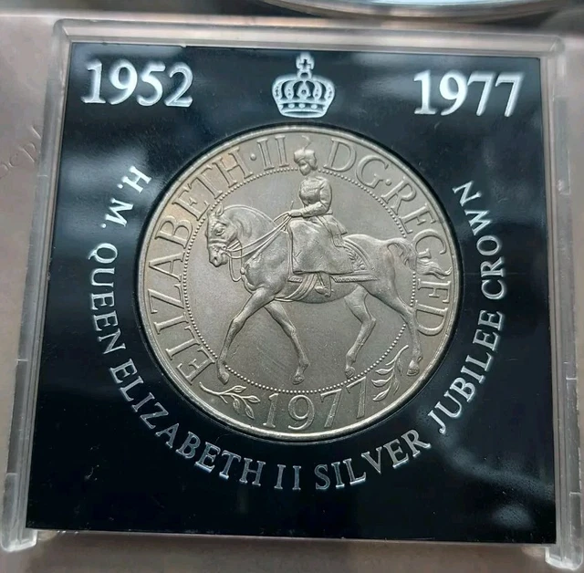 1977 QUEEN ELIZABETH II Silver Jubilee Crown + Commemorative Black ...
