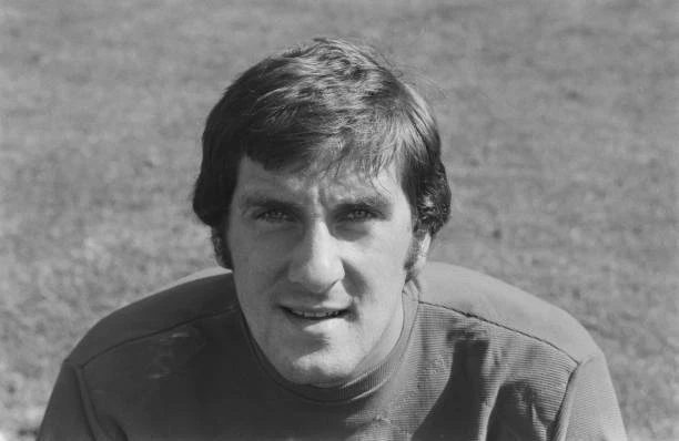 ALAN WHITTLE OF Crystal Palace FC at 1973-74 football season OLD PHOTO ...