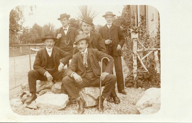 AK SW 5 Männer Wandergruppe bei der Rast im Garten um 1930 Foto EUR 1 ...