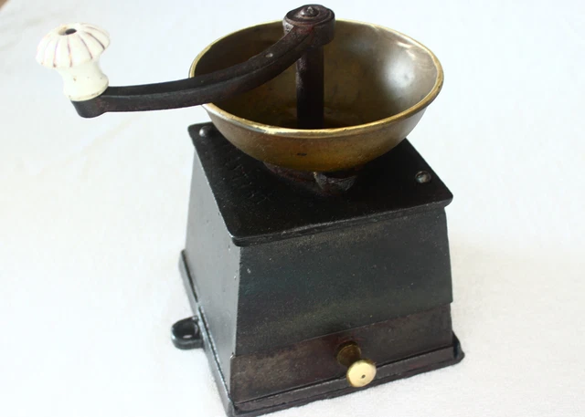 SELTENE ANTIKE KAFFEEMÜHLE aus Gusseisen in Trapezform EUR 75,00 - PicClick DE