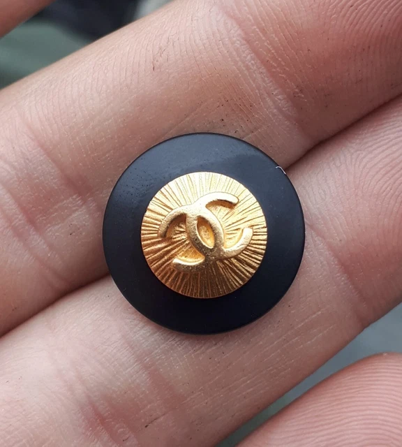 SUPERBE BOUTON CHANEL Upcycling Noir Et Doré Logo French Button 18mm ...