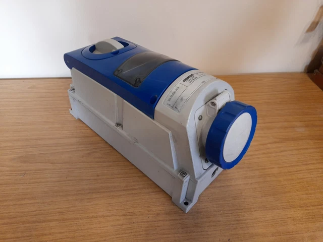GEWISS 32A SWITCHED Interlock Socket 2P+E IP66 240V 32Amp With Trip GW ...