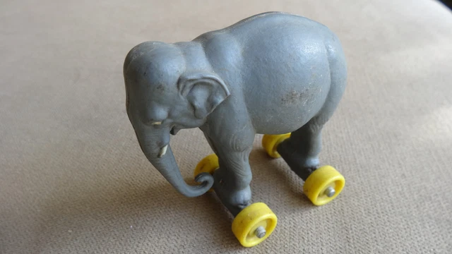 TRIANG VINTAGE PLASTIC ZOO/CIRCUS/NOAH'S ARK WHEELED ELEPHANT complete ...