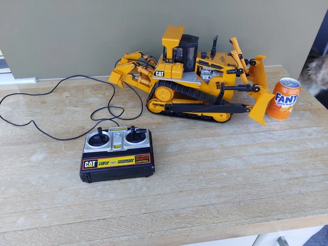 VINTAGE REMOTE CONTROL Caterpillar D10N Power Dozer New Bright 1993 ...