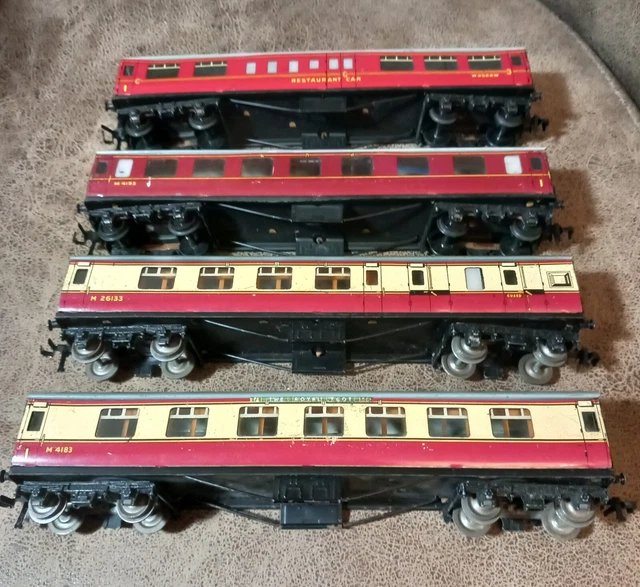 4 HORNBY DUBLO TINPLATE CARRIAGES x2 ROYAL SCOTSMAN, x2 MAROON LIVERY ...