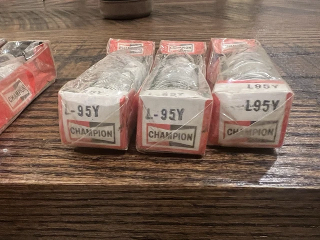 NOS CHAMPION L95Y Spark Plug HILLMAN Minx Mk1 TRIUMPH TR3 AC ACECA ...