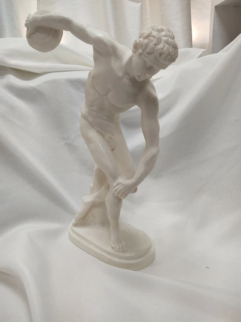 FIGURINE STATUE A Nude Man Throwing Disc Discus Thrower DISCOOLO EUR 95 ...