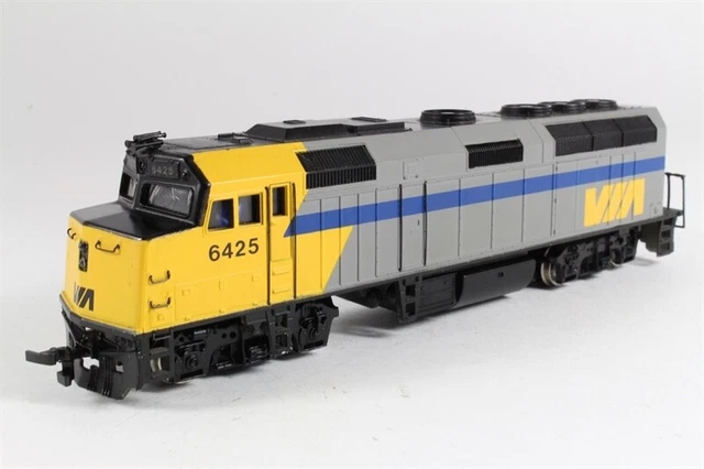 BACHMANN SPECTRUM EMD F40PH Diesel #6425 (VIA) Loco Locomotive HO Train ...