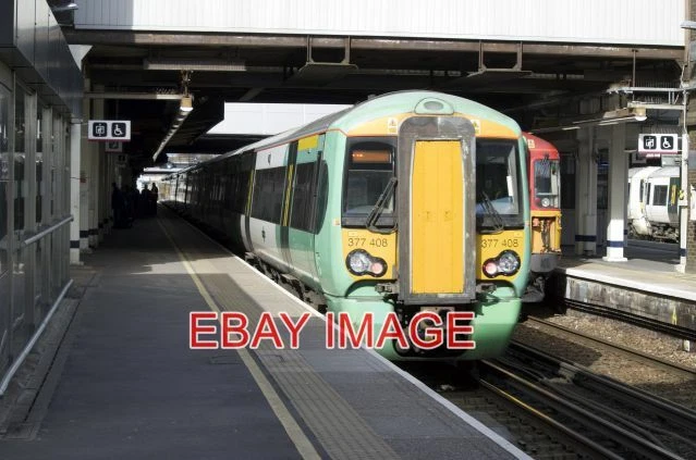 PHOTO CLASS 377 Set 377408 Passes Gatwick Airport £1.00 - PicClick UK