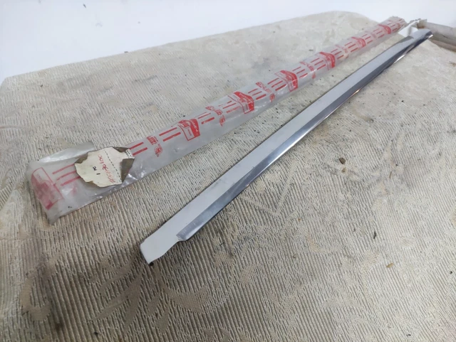 NOS TOYOTA トヨタ Windshield Side Moulding Rh Crown Rs60 Ms63 Ms64 Ms65 ...