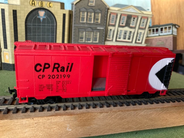 LIFE LIKE 8462L Jumbo Box Car, 2 sliding doors Canadian Pacific Livery ...