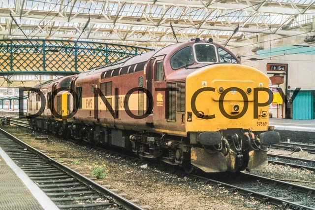 UK DIESEL TRAIN Railway Photograph Of Class 37 37669 Loco. Rm37-1577 £2 ...
