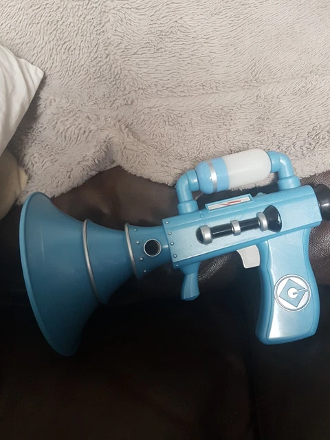 UNIVERSAL STUDIOS DESPICABLE Me 2 Light Up Minion Fart Gun Blaster £5. ...