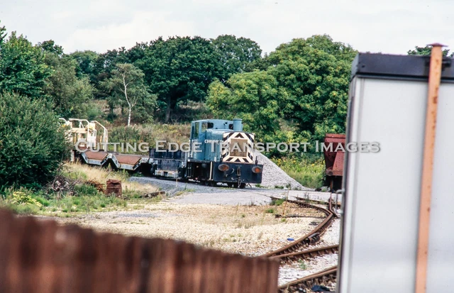 2 X ORIGINAL Railway Slides: Isle of Wight Class 03 03179 at Ryde, 1993 ...