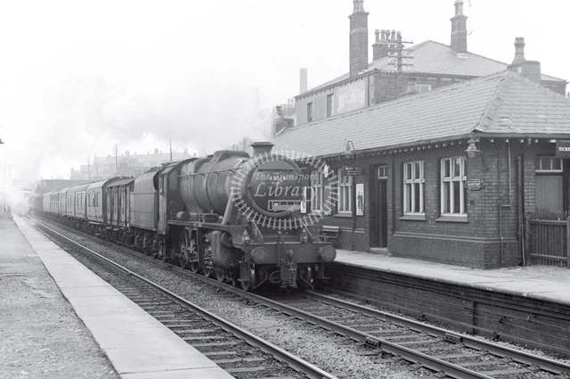 PHOTO BRITISH RAILWAYS Steam Locomotive Class 8F 48395 at Marsden £1.99 ...