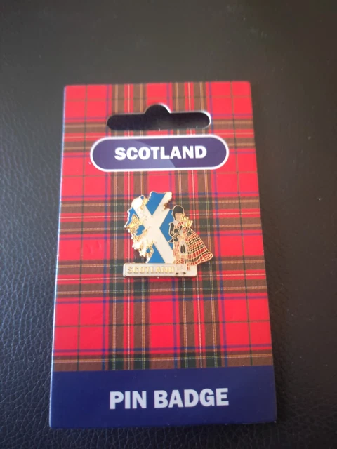 STUNNING SCOTTISH PIPER Pin Badge On Original Card Free Post £4.99 ...