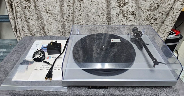 PROJECT DEBUT CARBON Turntable & Pre-Ampliifier - Ortofon Cartridge ...