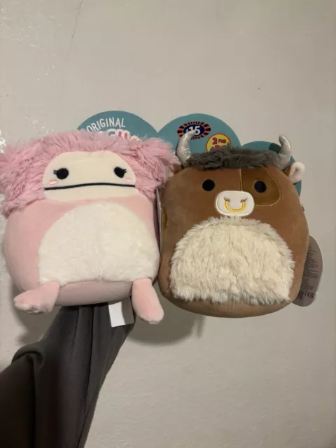 SQUISHMALLOW DUO 8” Shep the Brown Bull & Brina the Pink Bigfoot BNWT £ ... SQUISHMALLOW DUO 8” Shep the Brown Bull & Brina the Pink Bigfoot BNWT £ ...