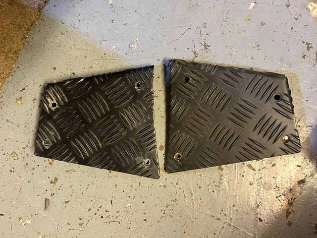 LAND ROVER DEFENDER 90 Black Rear Corner Chequer Plate Genuine Light ...